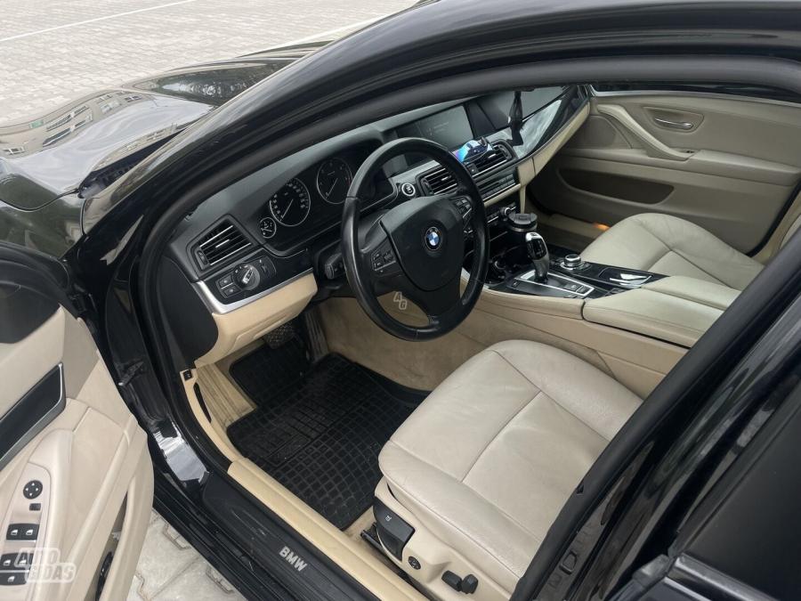 Black BMW 530 2011 in Taurage, with an engine capacity of 3.00 L and mileage of 293 thousand km for 6800 €, photo 4 on AUTOMOTO.COM.LV