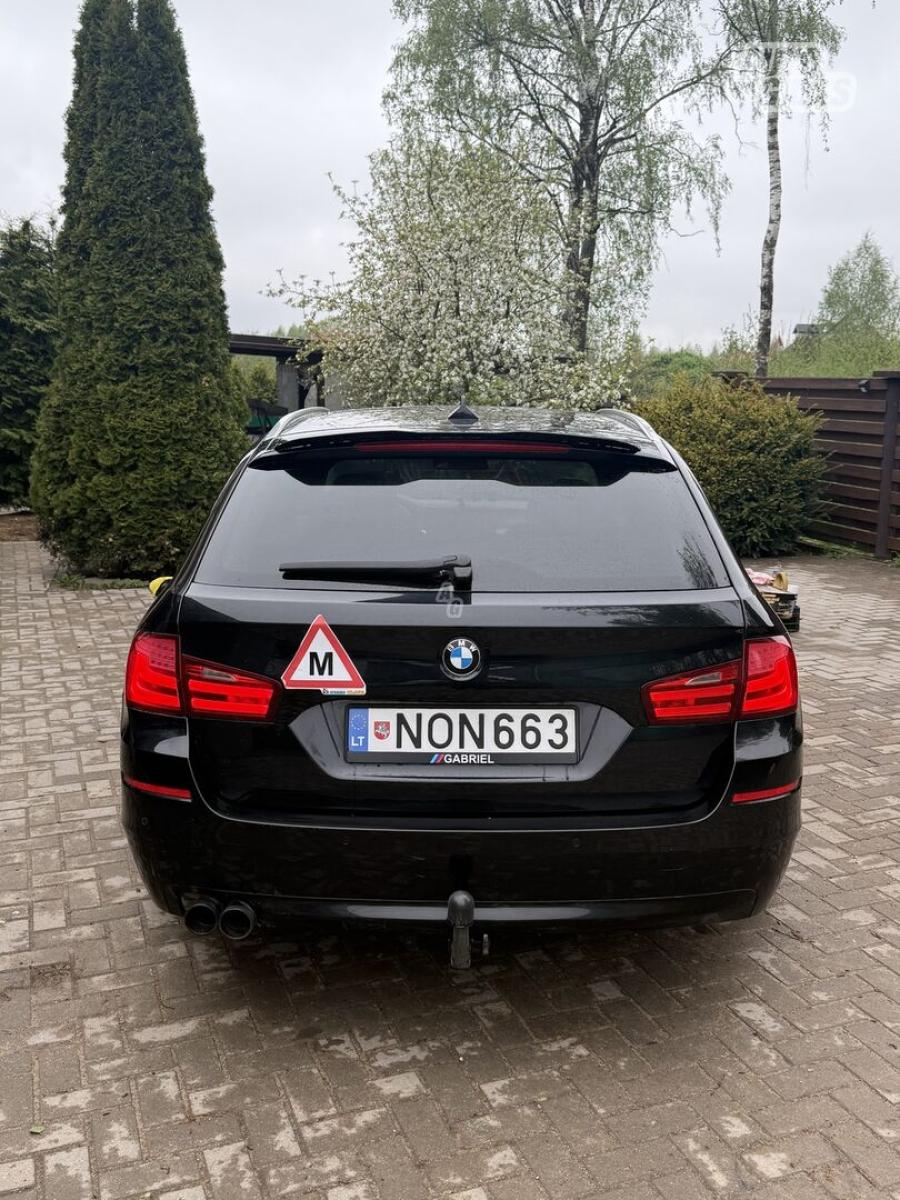 Melns BMW 530 2011 Viļņa, ar dzinēja tilpumu 3.00 L un nobraukumu 309 tūkst. km par 11999 €, foto 4 vietnē AUTOMOTO.COM.LV