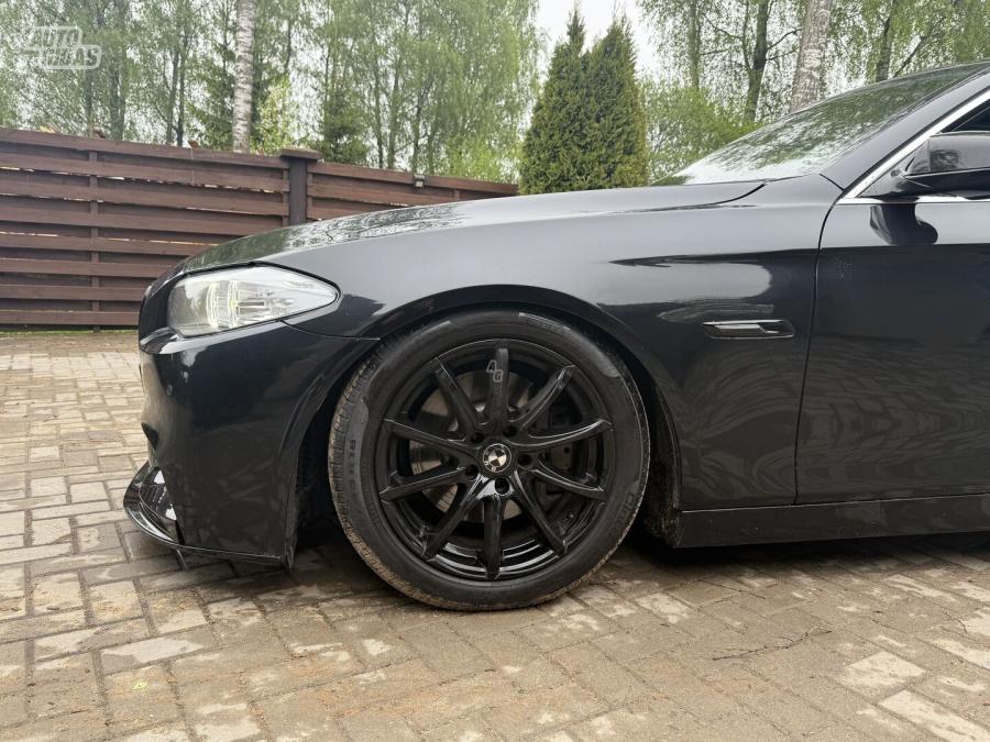 Melns BMW 530 2011 Viļņa, ar dzinēja tilpumu 3.00 L un nobraukumu 309 tūkst. km par 11999 €, foto 7 vietnē AUTOMOTO.COM.LV