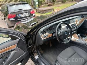 Melns BMW 530 2011 Ogre, ar dzinēja tilpumu 3.00 L un nobraukumu 364 tūkst. km par 7200 €, foto 9 vietnē AUTOMOTO.COM.LV