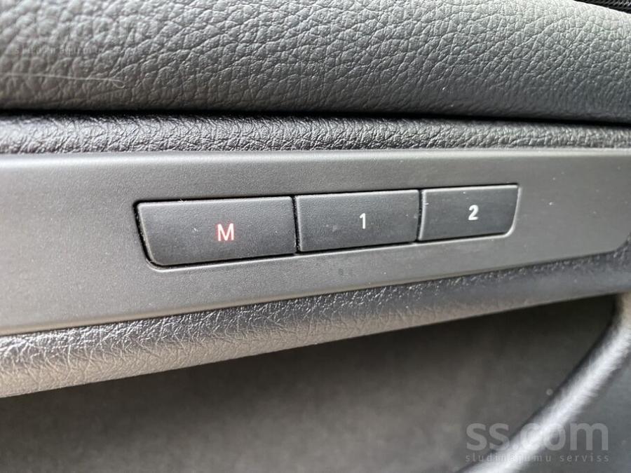 Black BMW 530 2011 in Riga, with an engine capacity of 3.00 L and mileage of 256 thousand km for 10500 €, photo 15 on AUTOMOTO.COM.LV