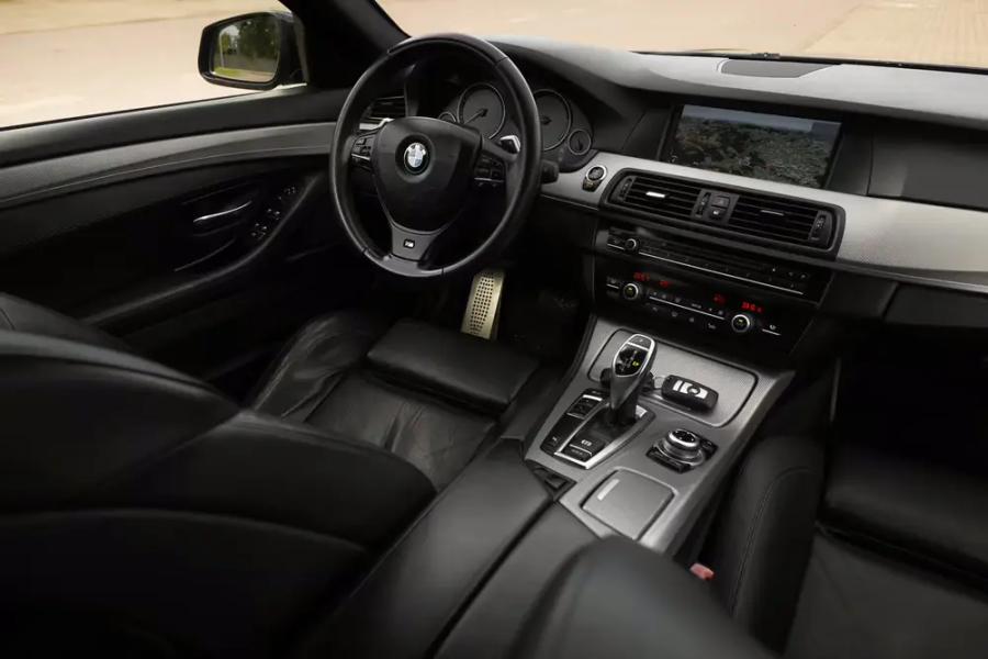 Melns BMW 530 2011 Jelgava, ar dzinēja tilpumu 3.00 L un nobraukumu 280 tūkst. km par 12700 €, foto 8 vietnē AUTOMOTO.COM.LV