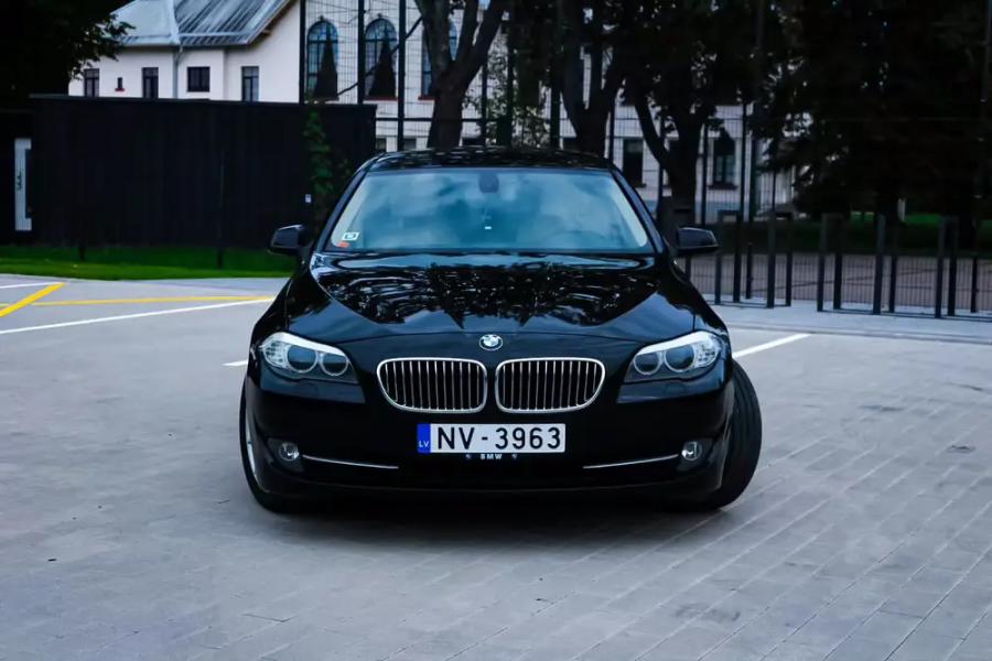 Melns BMW 530 2011 Jelgava, ar dzinēja tilpumu 3.00 L un nobraukumu 269 tūkst. km par 9950 €, foto 4 vietnē AUTOMOTO.COM.LV