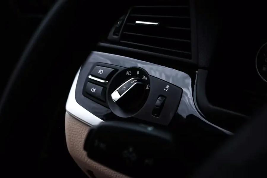 Melns BMW 530 2011 Jelgava, ar dzinēja tilpumu 3.00 L un nobraukumu 269 tūkst. km par 9950 €, foto 15 vietnē AUTOMOTO.COM.LV