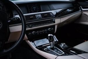 Melns BMW 530 2011 Jelgava, ar dzinēja tilpumu 3.00 L un nobraukumu 269 tūkst. km par 9950 €, foto 17 vietnē AUTOMOTO.COM.LV