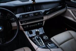 Melns BMW 530 2011 Jelgava, ar dzinēja tilpumu 3.00 L un nobraukumu 269 tūkst. km par 9950 €, foto 20 vietnē AUTOMOTO.COM.LV