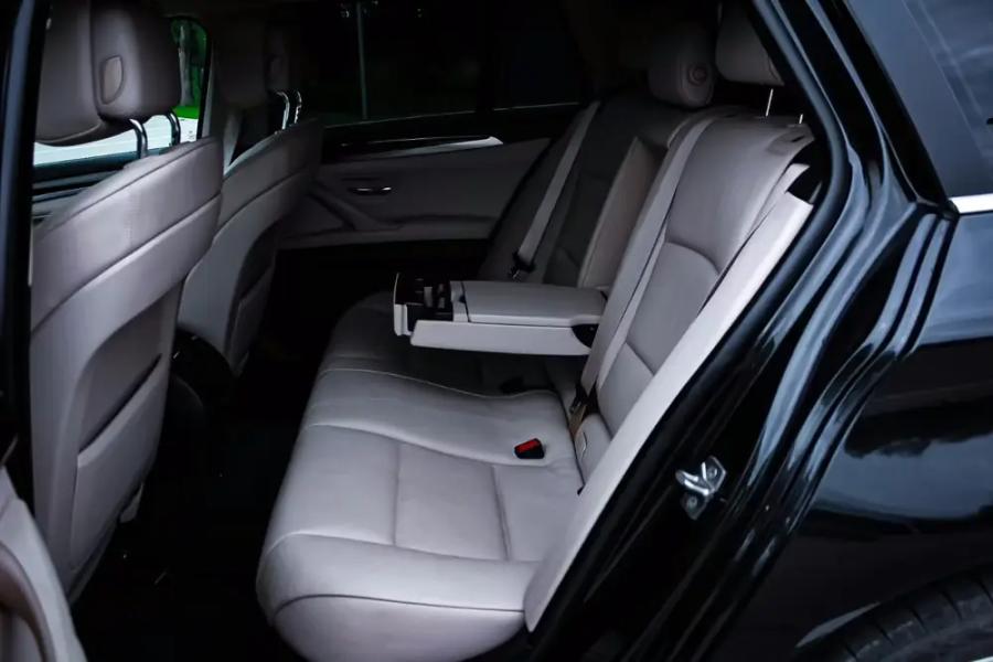 Melns BMW 530 2011 Jelgava, ar dzinēja tilpumu 3.00 L un nobraukumu 269 tūkst. km par 9950 €, foto 23 vietnē AUTOMOTO.COM.LV