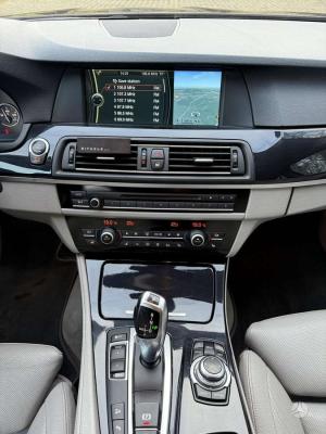 Black BMW 530 2011 in Vilnius, with an engine capacity of 3.00 L and mileage of 380 thousand km for 7400 €, photo 9 on AUTOMOTO.COM.LV