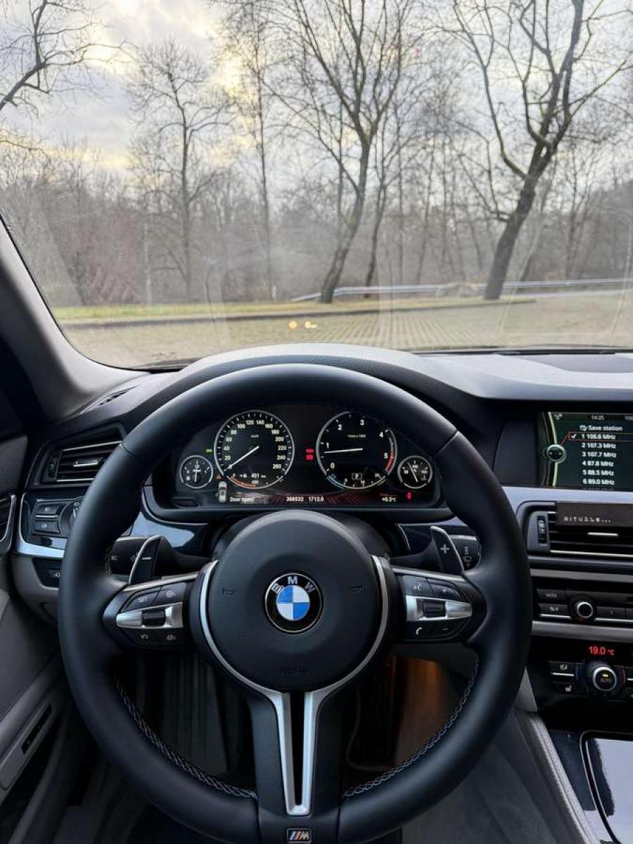 Black BMW 530 2011 in Vilnius, with an engine capacity of 3.00 L and mileage of 380 thousand km for 7400 €, photo 12 on AUTOMOTO.COM.LV