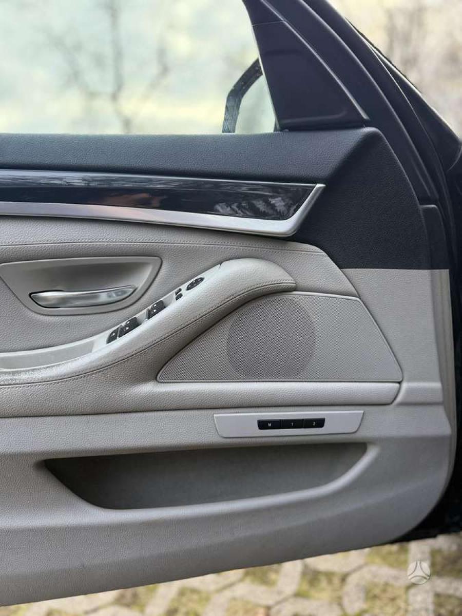 Black BMW 530 2011 in Vilnius, with an engine capacity of 3.00 L and mileage of 380 thousand km for 7400 €, photo 15 on AUTOMOTO.COM.LV
