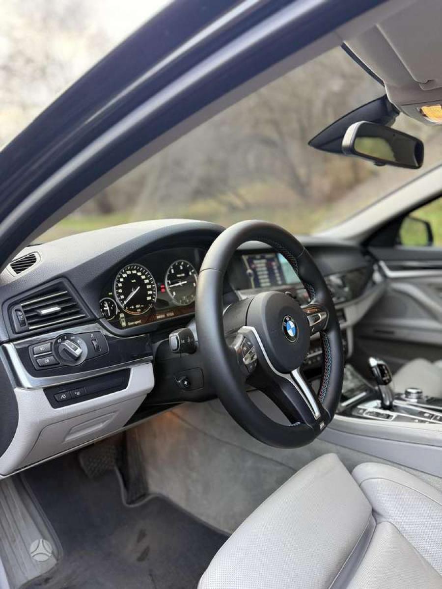 Black BMW 530 2011 in Vilnius, with an engine capacity of 3.00 L and mileage of 380 thousand km for 7400 €, photo 17 on AUTOMOTO.COM.LV