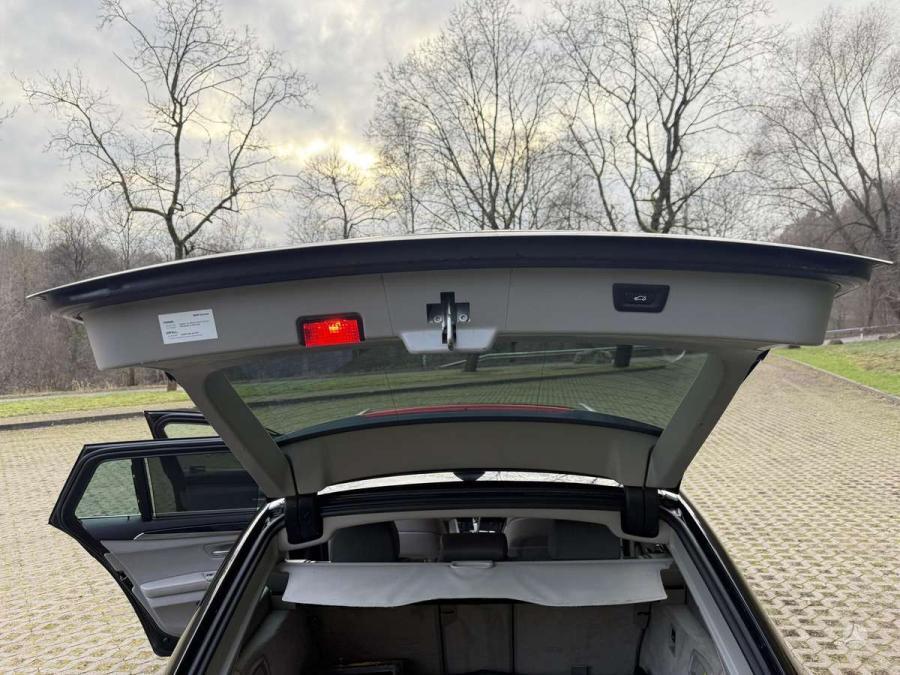 Black BMW 530 2011 in Vilnius, with an engine capacity of 3.00 L and mileage of 380 thousand km for 7400 €, photo 18 on AUTOMOTO.COM.LV
