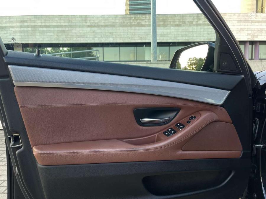 Melns BMW 530 2011 Viļņa, ar dzinēja tilpumu 2.99 L un nobraukumu 325 tūkst. km par 7800 €, foto 16 vietnē AUTOMOTO.COM.LV