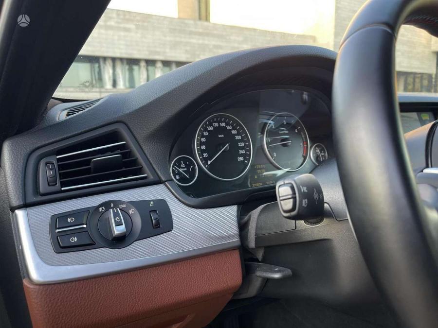 Melns BMW 530 2011 Viļņa, ar dzinēja tilpumu 2.99 L un nobraukumu 325 tūkst. km par 7800 €, foto 20 vietnē AUTOMOTO.COM.LV