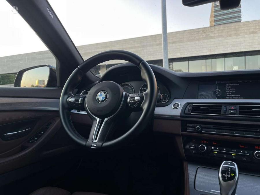 Melns BMW 530 2011 Viļņa, ar dzinēja tilpumu 2.99 L un nobraukumu 325 tūkst. km par 7800 €, foto 30 vietnē AUTOMOTO.COM.LV