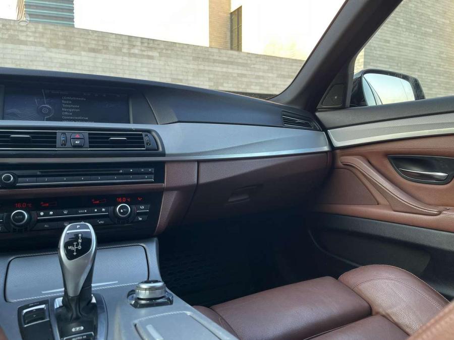 Melns BMW 530 2011 Viļņa, ar dzinēja tilpumu 2.99 L un nobraukumu 325 tūkst. km par 7800 €, foto 31 vietnē AUTOMOTO.COM.LV