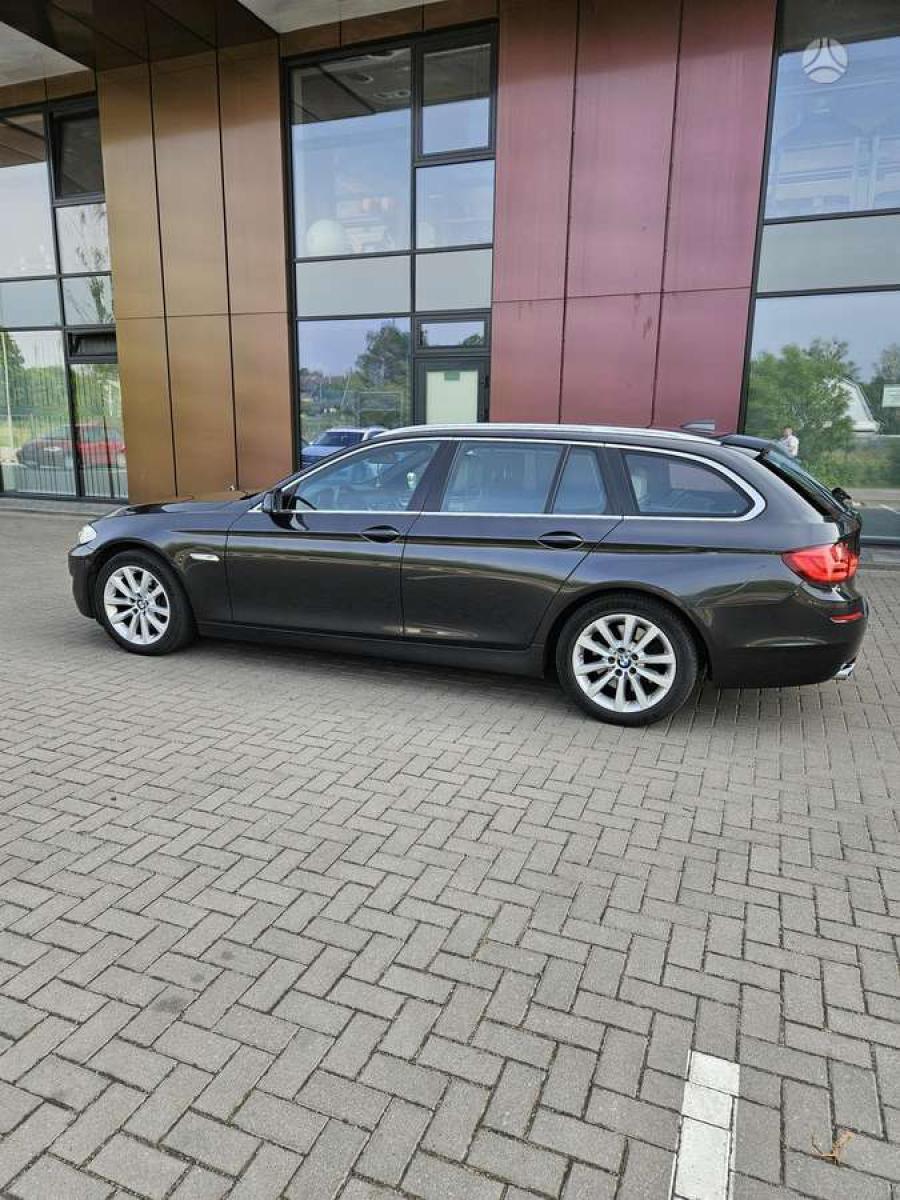 Black BMW 530 2011 in Kaunas, with an engine capacity of 2.99 L and mileage of 393 thousand km for 6000 €, photo 1 on AUTOMOTO.COM.LV