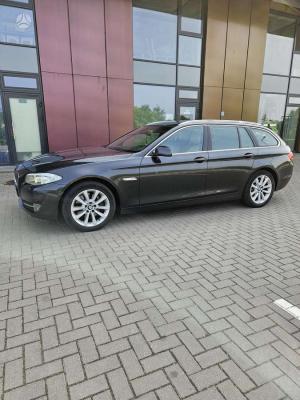 Black BMW 530 2011 in Kaunas, with an engine capacity of 2.99 L and mileage of 393 thousand km for 6000 €, photo 3 on AUTOMOTO.COM.LV