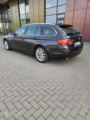 Black BMW 530 2011 in Kaunas, with an engine capacity of 2.99 L and mileage of 393 thousand km for 6000 €, photo 8 on AUTOMOTO.COM.LV