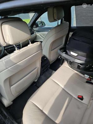 Black BMW 530 2011 in Kaunas, with an engine capacity of 2.99 L and mileage of 393 thousand km for 6000 €, photo 12 on AUTOMOTO.COM.LV