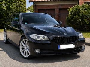 Black BMW 530 2011 in Klaipeda, with an engine capacity of 0.00 L and mileage of 287 thousand km for 7500 €, photo 3 on AUTOMOTO.COM.LV