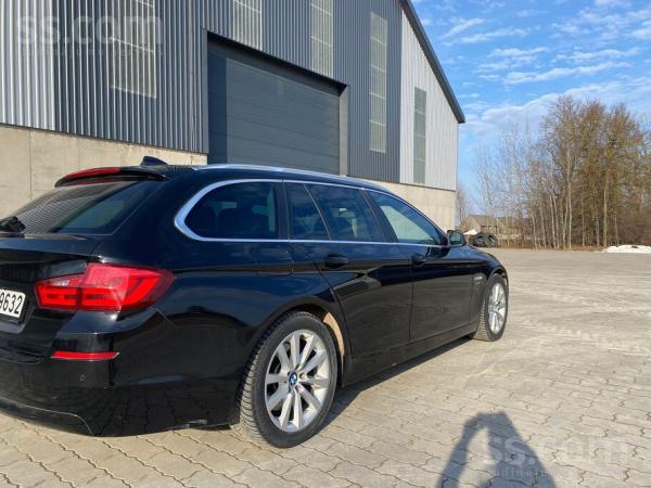 Black BMW 530 2011 in Bauska, with an engine capacity of 3.00 L and mileage of 348 thousand km for 7500 €, photo 9 on AUTOMOTO.COM.LV