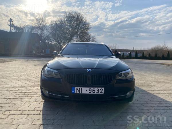Black BMW 530 2011 in Bauska, with an engine capacity of 3.00 L and mileage of 348 thousand km for 7500 €, photo 10 on AUTOMOTO.COM.LV