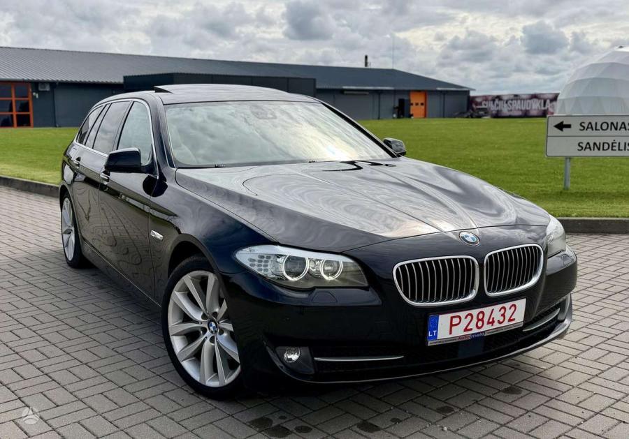Black BMW 530 2011 in Vilnius, with an engine capacity of 2.99 L and mileage of 323 thousand km for 8250 €, photo 3 on AUTOMOTO.COM.LV