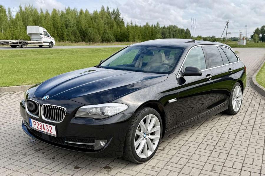 Black BMW 530 2011 in Vilnius, with an engine capacity of 2.99 L and mileage of 323 thousand km for 8250 €, photo 4 on AUTOMOTO.COM.LV