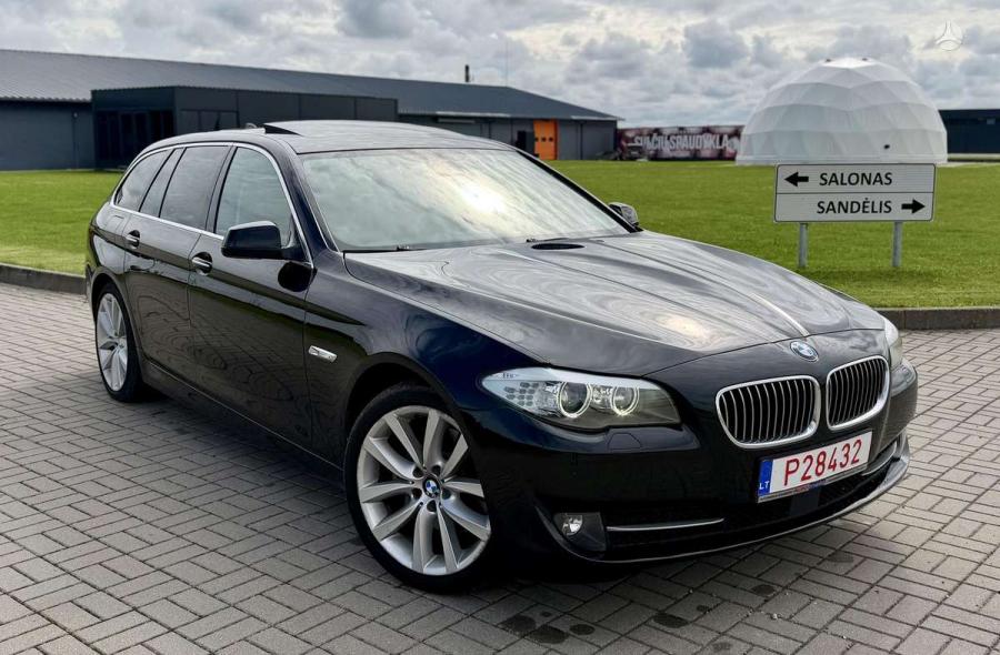 Black BMW 530 2011 in Vilnius, with an engine capacity of 2.99 L and mileage of 323 thousand km for 8250 €, photo 7 on AUTOMOTO.COM.LV