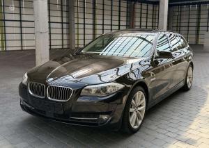 Black BMW 530 2011 in Vilnius, with an engine capacity of 2.99 L and mileage of 323 thousand km for 8250 €, photo 10 on AUTOMOTO.COM.LV
