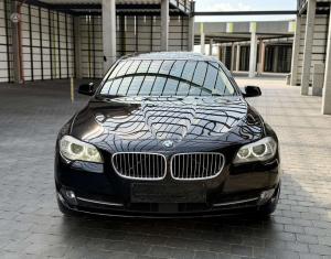 Black BMW 530 2011 in Vilnius, with an engine capacity of 2.99 L and mileage of 323 thousand km for 8250 €, photo 13 on AUTOMOTO.COM.LV