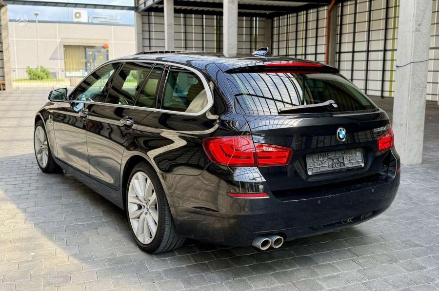 Black BMW 530 2011 in Vilnius, with an engine capacity of 2.99 L and mileage of 323 thousand km for 8250 €, photo 14 on AUTOMOTO.COM.LV