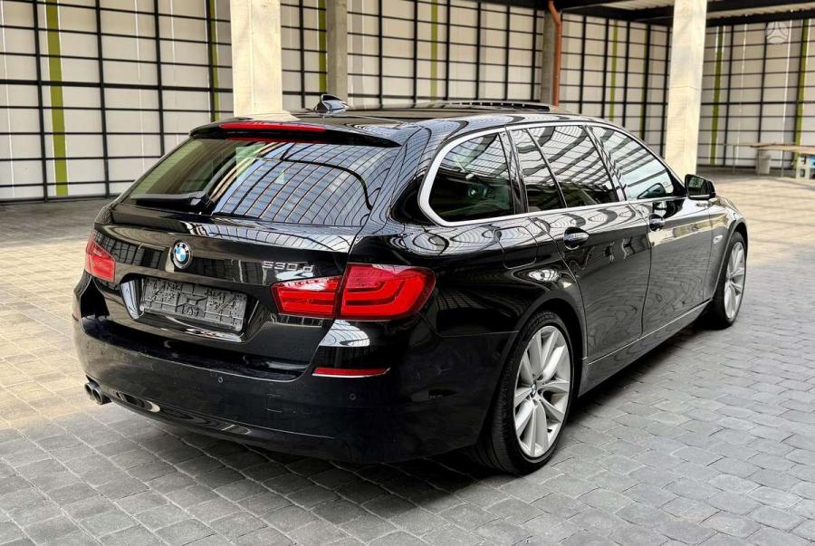 Black BMW 530 2011 in Vilnius, with an engine capacity of 2.99 L and mileage of 323 thousand km for 8250 €, photo 15 on AUTOMOTO.COM.LV