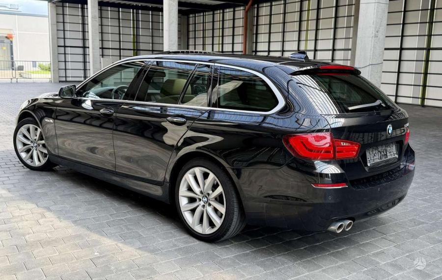 Black BMW 530 2011 in Vilnius, with an engine capacity of 2.99 L and mileage of 323 thousand km for 8250 €, photo 16 on AUTOMOTO.COM.LV