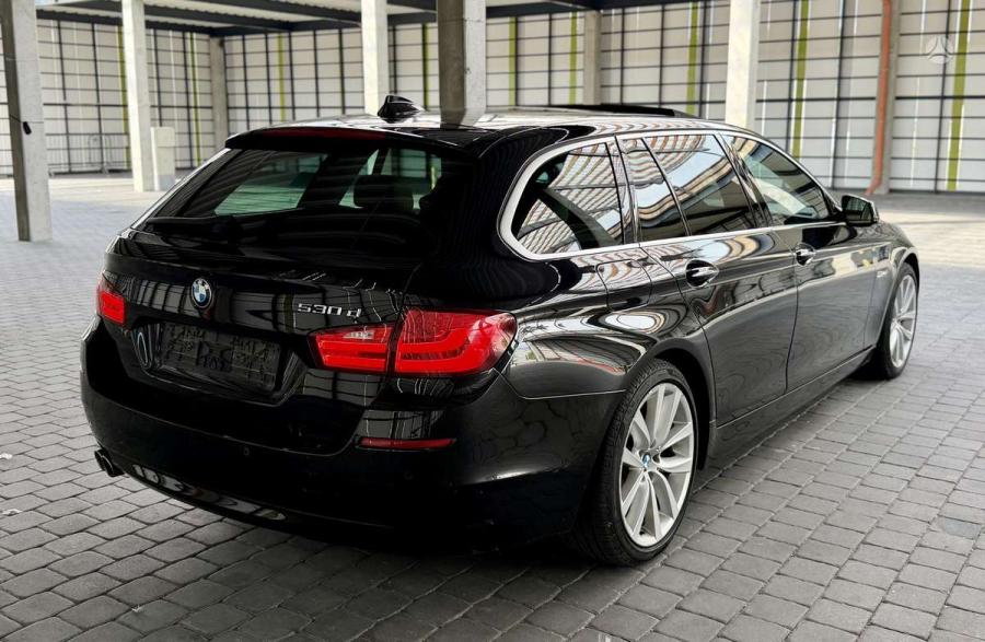 Black BMW 530 2011 in Vilnius, with an engine capacity of 2.99 L and mileage of 323 thousand km for 8250 €, photo 19 on AUTOMOTO.COM.LV