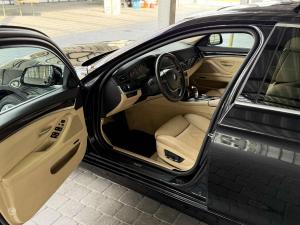 Black BMW 530 2011 in Vilnius, with an engine capacity of 2.99 L and mileage of 323 thousand km for 8250 €, photo 24 on AUTOMOTO.COM.LV