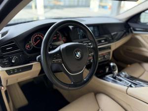 Black BMW 530 2011 in Vilnius, with an engine capacity of 2.99 L and mileage of 323 thousand km for 8250 €, photo 29 on AUTOMOTO.COM.LV