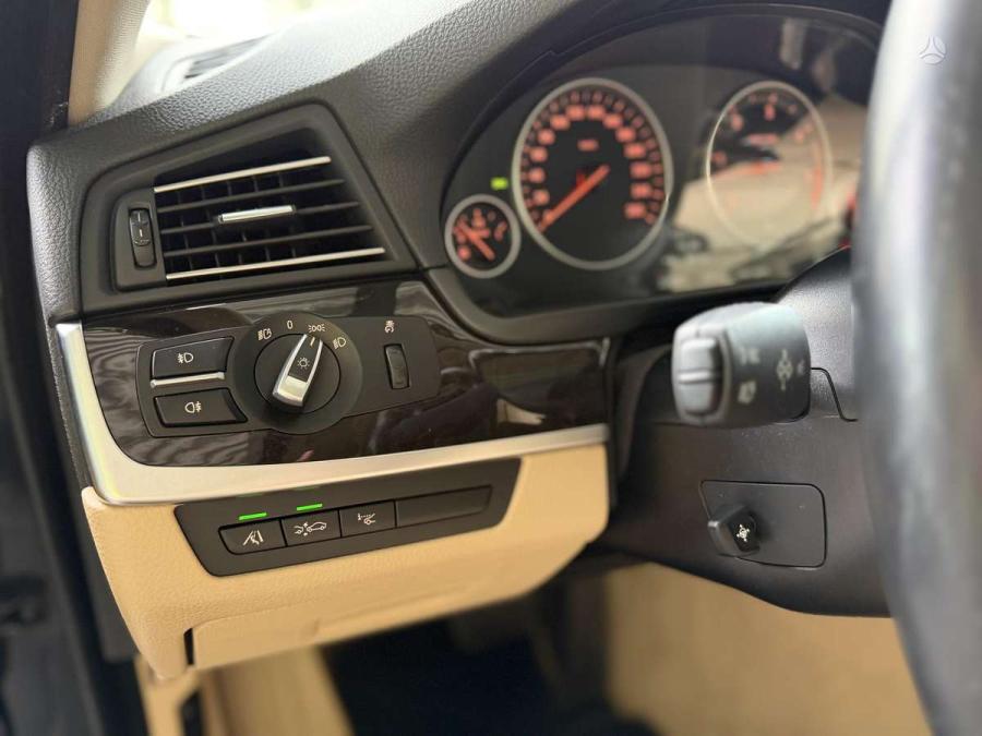 Black BMW 530 2011 in Vilnius, with an engine capacity of 2.99 L and mileage of 323 thousand km for 8250 €, photo 31 on AUTOMOTO.COM.LV