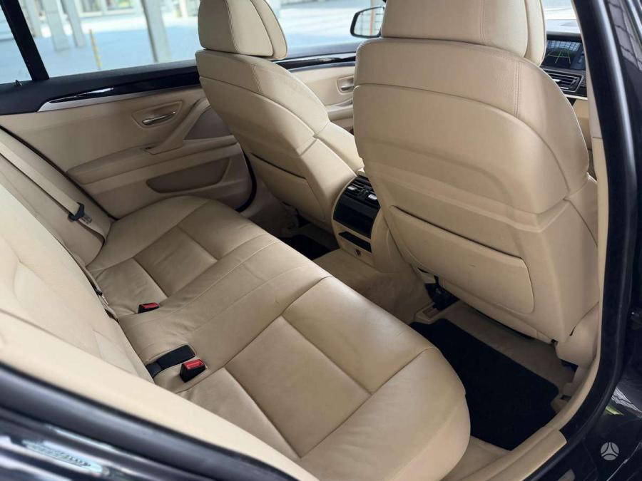 Black BMW 530 2011 in Vilnius, with an engine capacity of 2.99 L and mileage of 323 thousand km for 8250 €, photo 37 on AUTOMOTO.COM.LV