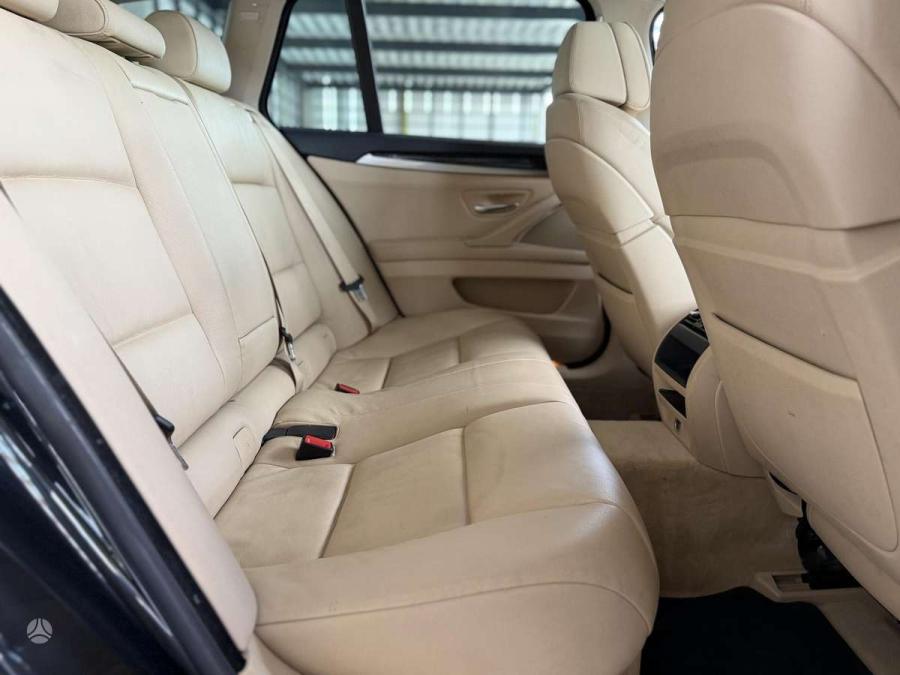 Black BMW 530 2011 in Vilnius, with an engine capacity of 2.99 L and mileage of 323 thousand km for 8250 €, photo 38 on AUTOMOTO.COM.LV