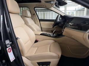 Black BMW 530 2011 in Vilnius, with an engine capacity of 2.99 L and mileage of 323 thousand km for 8250 €, photo 40 on AUTOMOTO.COM.LV