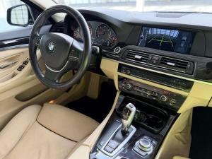 Black BMW 530 2011 in Vilnius, with an engine capacity of 2.99 L and mileage of 323 thousand km for 8250 €, photo 42 on AUTOMOTO.COM.LV