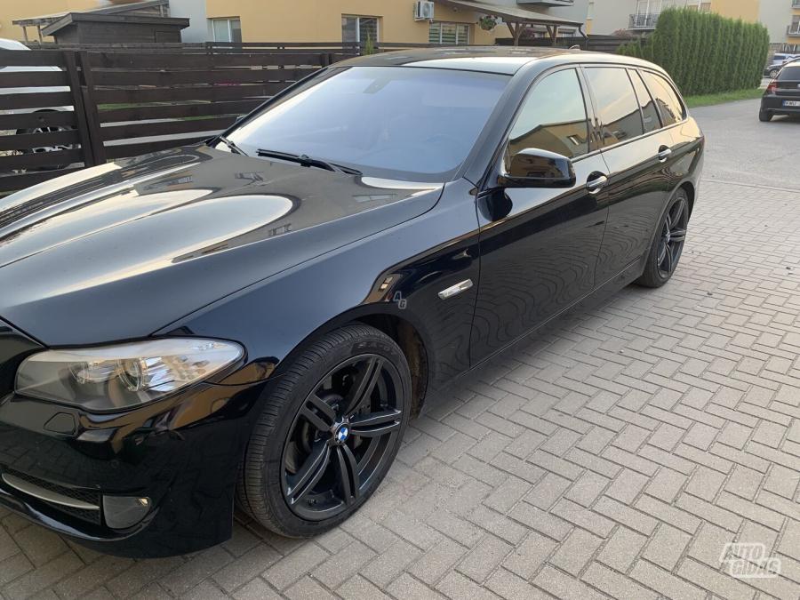 Black BMW 530 2011 in Kaunas, with an engine capacity of 3.00 L and mileage of 303 thousand km for 8200 €, photo 12 on AUTOMOTO.COM.LV