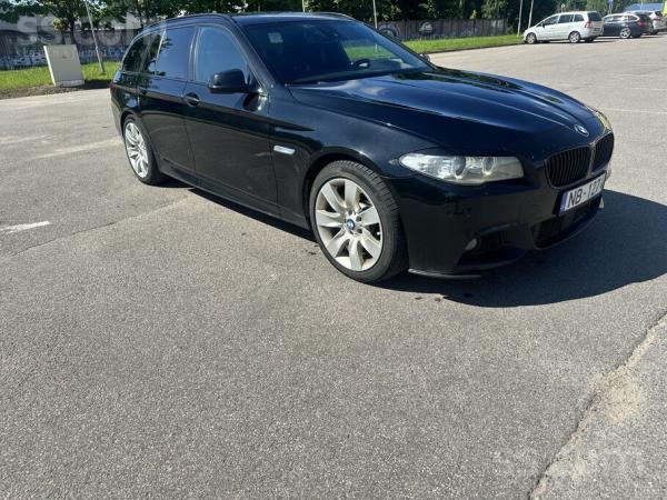 Black BMW 530 2011 in Cesis, with an engine capacity of 3.00 L and mileage of 363 thousand km for 11000 €, photo 4 on AUTOMOTO.COM.LV