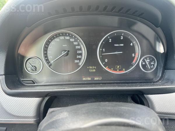 Black BMW 530 2011 in Cesis, with an engine capacity of 3.00 L and mileage of 363 thousand km for 11000 €, photo 6 on AUTOMOTO.COM.LV