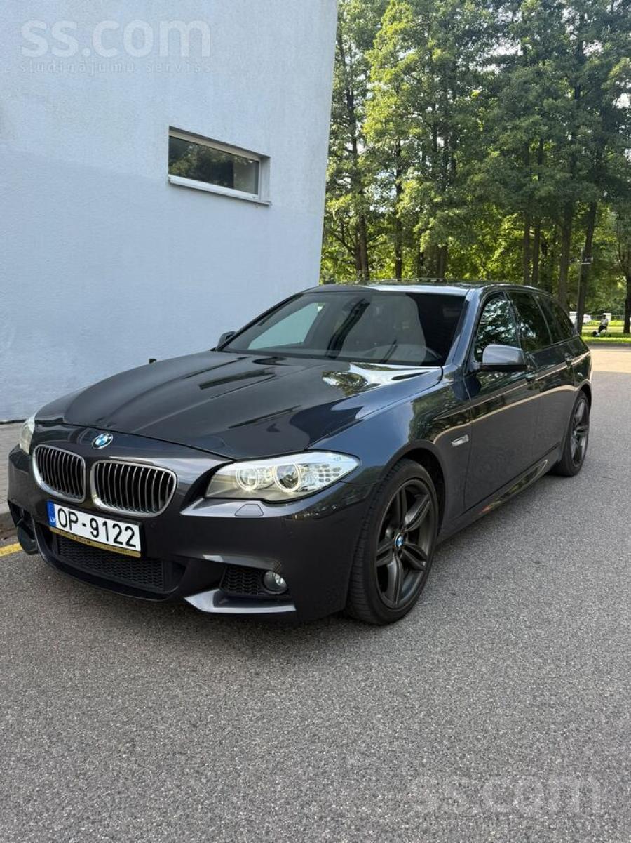 Black BMW 530 2011 in Riga, with an engine capacity of 3.00 L and mileage of 0 thousand km for 9900 €, photo 3 on AUTOMOTO.COM.LV