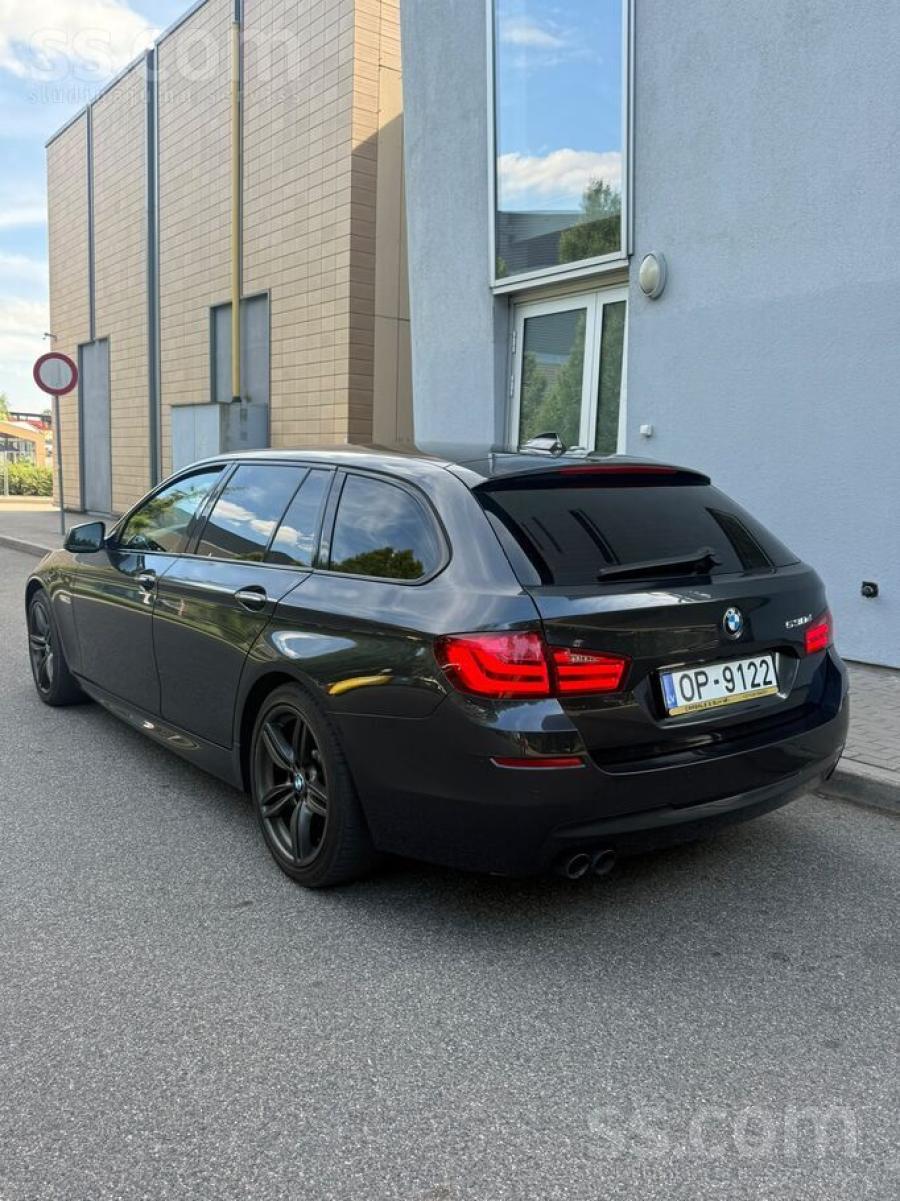 Black BMW 530 2011 in Riga, with an engine capacity of 3.00 L and mileage of 0 thousand km for 9900 €, photo 4 on AUTOMOTO.COM.LV