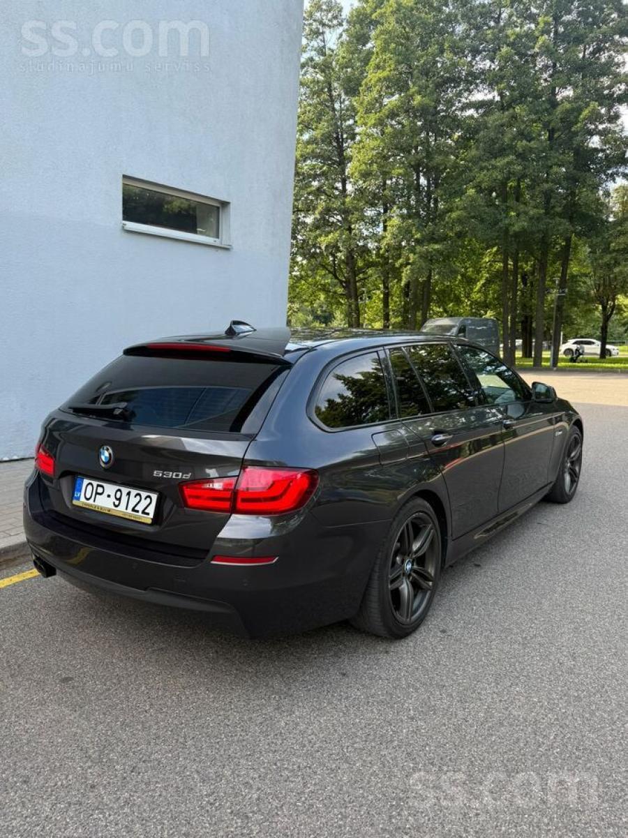 Black BMW 530 2011 in Riga, with an engine capacity of 3.00 L and mileage of 0 thousand km for 9900 €, photo 5 on AUTOMOTO.COM.LV