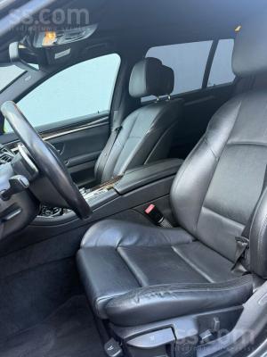 Black BMW 530 2011 in Riga, with an engine capacity of 3.00 L and mileage of 0 thousand km for 9900 €, photo 11 on AUTOMOTO.COM.LV